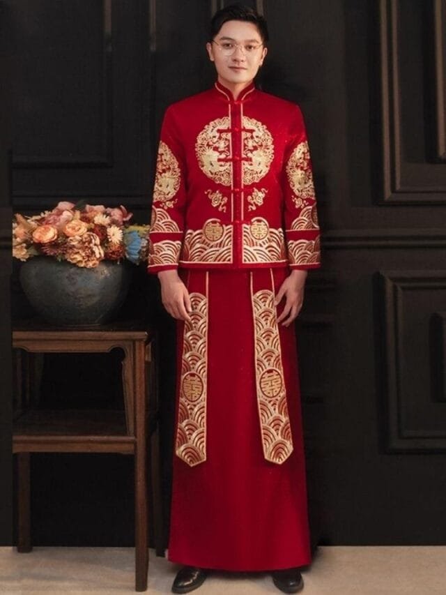 Red Embroidered Traditional Chinese groom outfit xiuhe - eastqipao.com