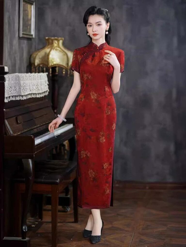 Red Chinese traditional dress cheongsam for mother of the bride, high ...